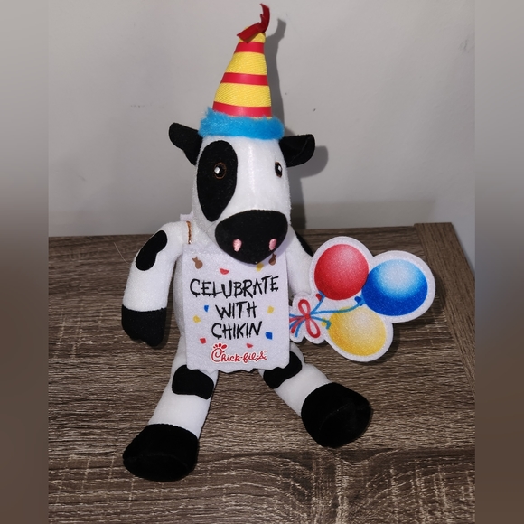 Toys | 219 Chickfila Birthday Party Cow Celubrate With Chikin Plush ...